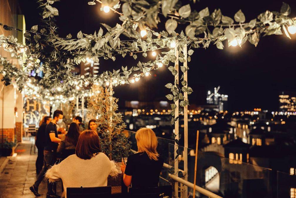 HI FIVE ROOFTOP » Lounge Bars » Holiday Inn Express Dubai - Internet ...